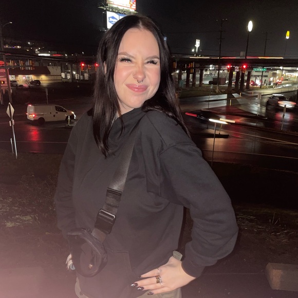 Sarah's Closet (@sarah_rising) | Poshmark